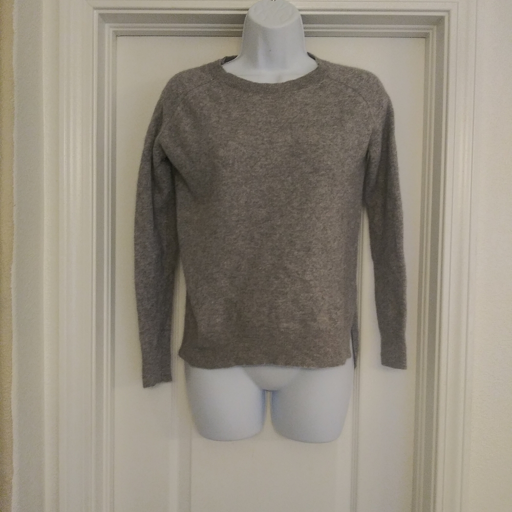 360 Sweater 100% Cashmere Gray Side Slit Sweater - Gem